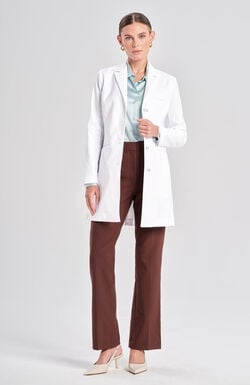 Best Lab Coat Fabric: 8 Features to Consider | Medelita