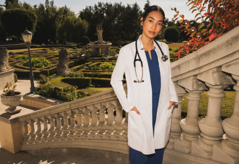 Best Lab Coat Fabric: 8 Features to Consider | Medelita