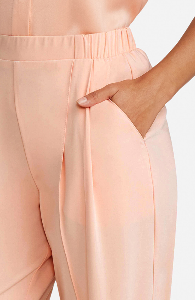 Women’s Scrub Set: Cropped Button-Up Top & Pleated Wide Leg Pant | Medelita