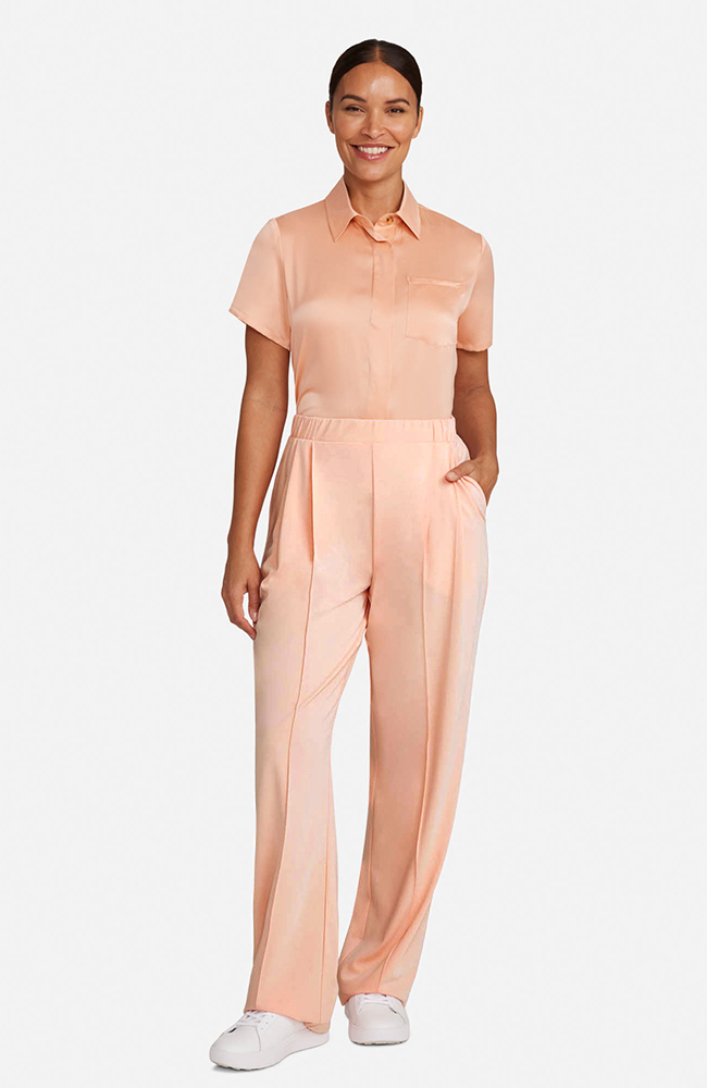 Women’s Scrub Set: Cropped Button-Up Top & Pleated Wide Leg Pant | Medelita
