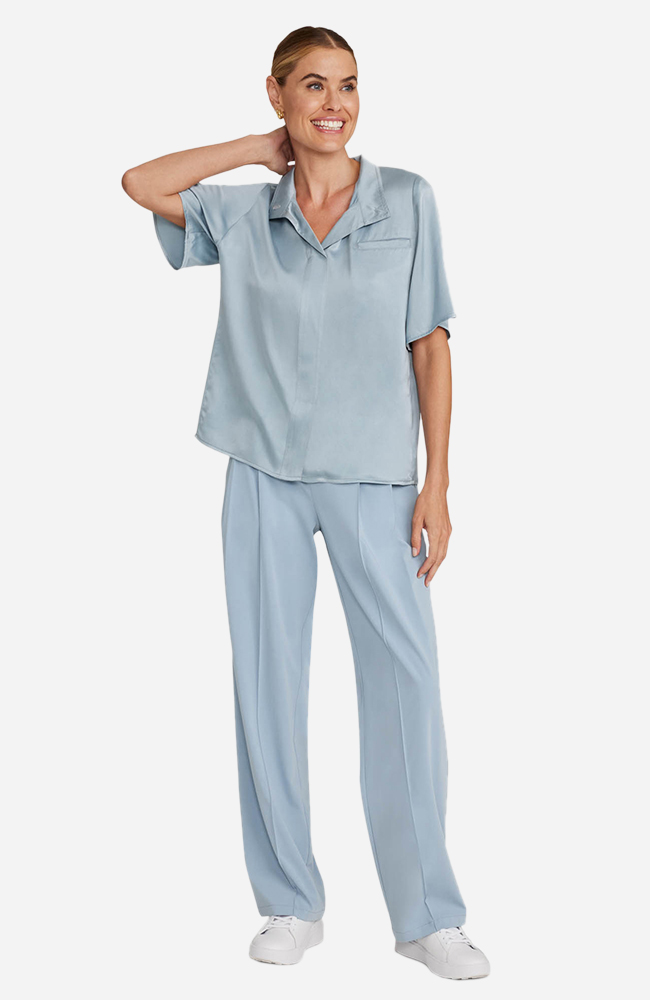 Women's Scrub Set: Silk Stand Collar Top & Pleated Wide Leg Pant | Medelita